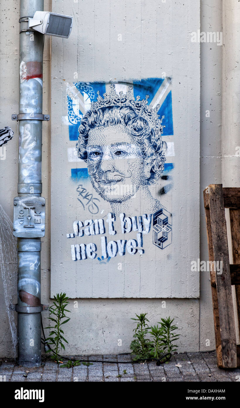 Queen elizabeth graffiti hi-res stock photography and images - Alamy