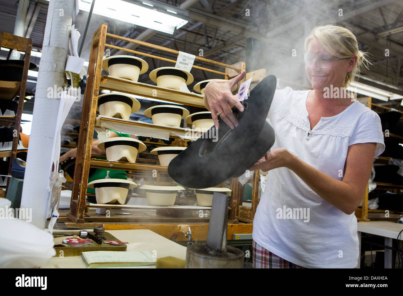 Hat manufacturing hi-res stock photography and images - Alamy