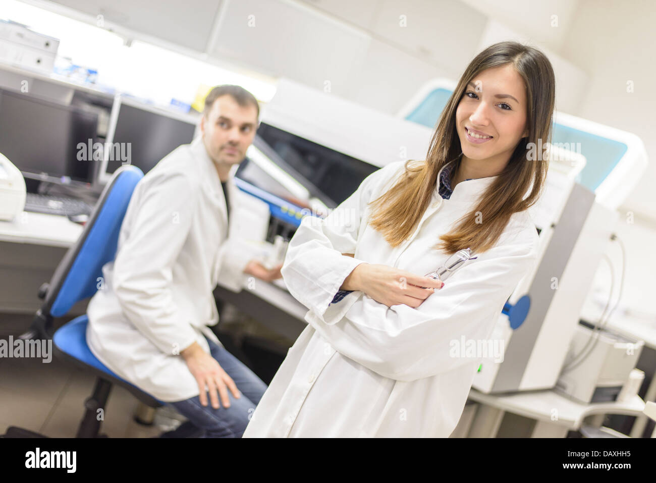 Doctors in the modern medical laboratory Stock Photo - Alamy
