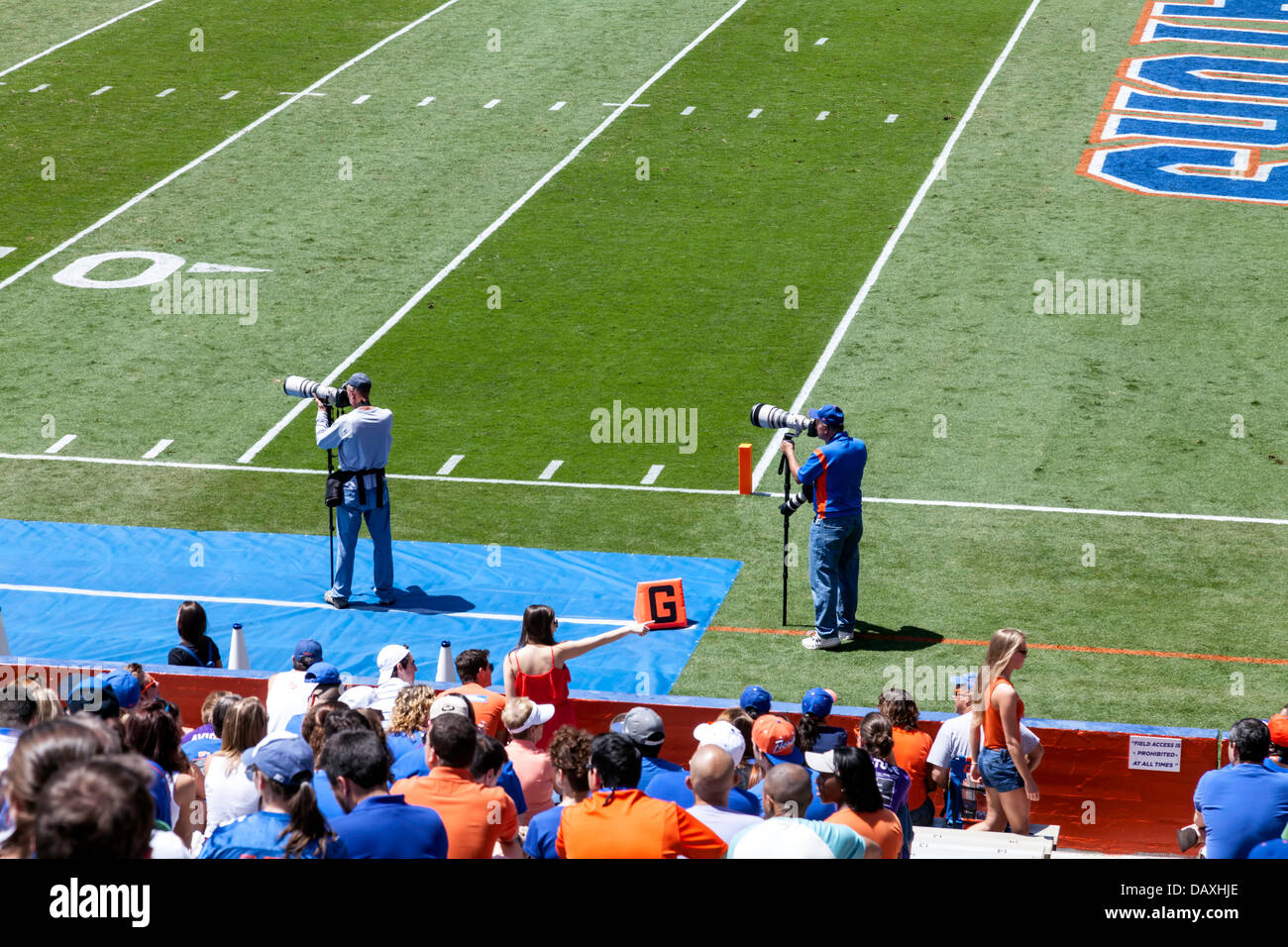Uf cheerleaders hi-res stock photography and images - Alamy