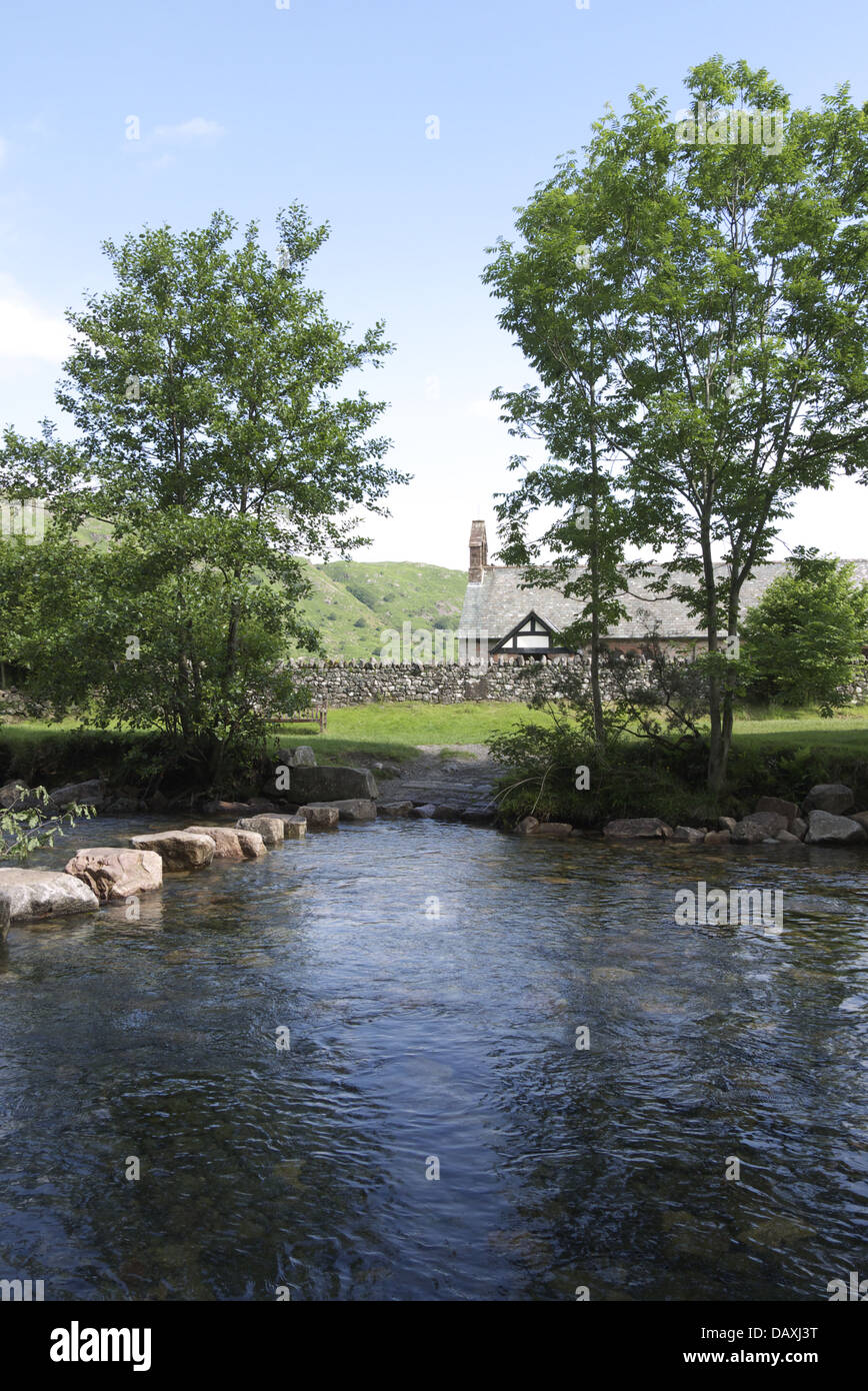 Fast flowing river rocks trees hi-res stock photography and images - Alamy