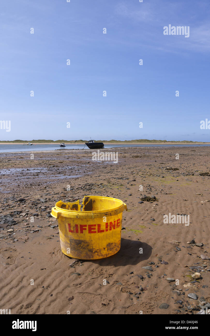 Washed out pebbles hi-res stock photography and images - Alamy