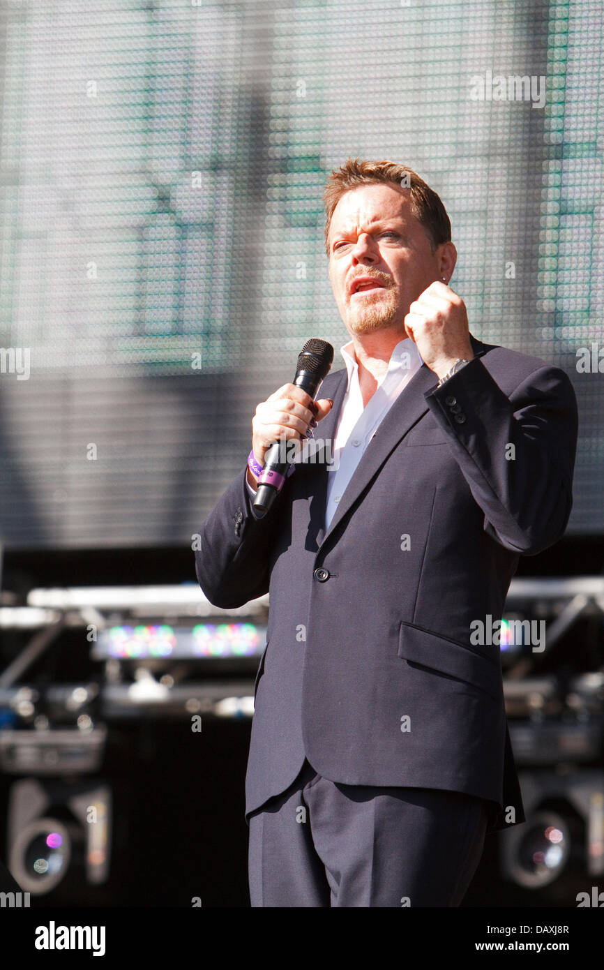 Eddie izzard on stage hi-res stock photography and images - Alamy
