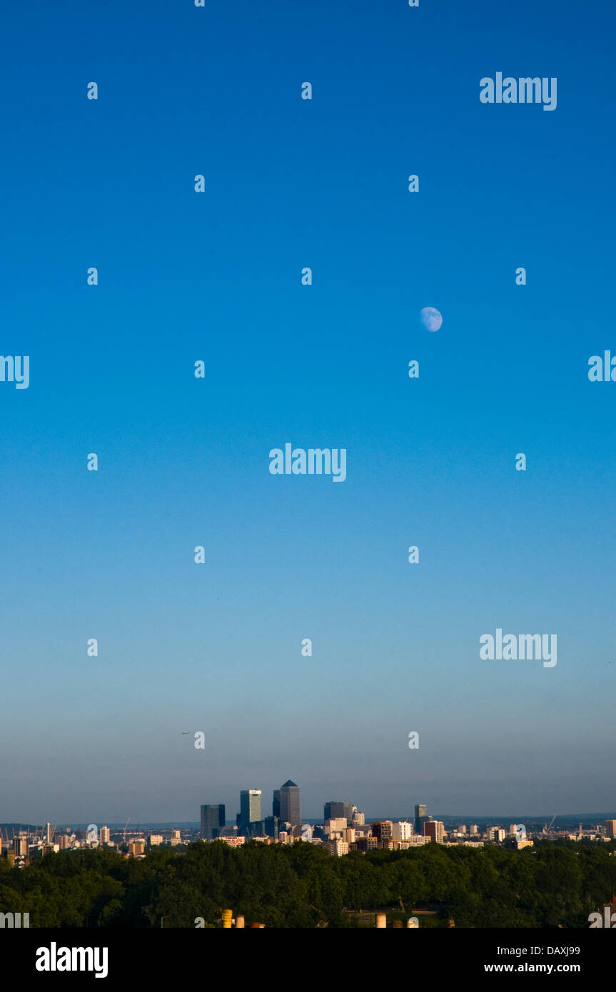 London moon hi-res stock photography and images - Alamy