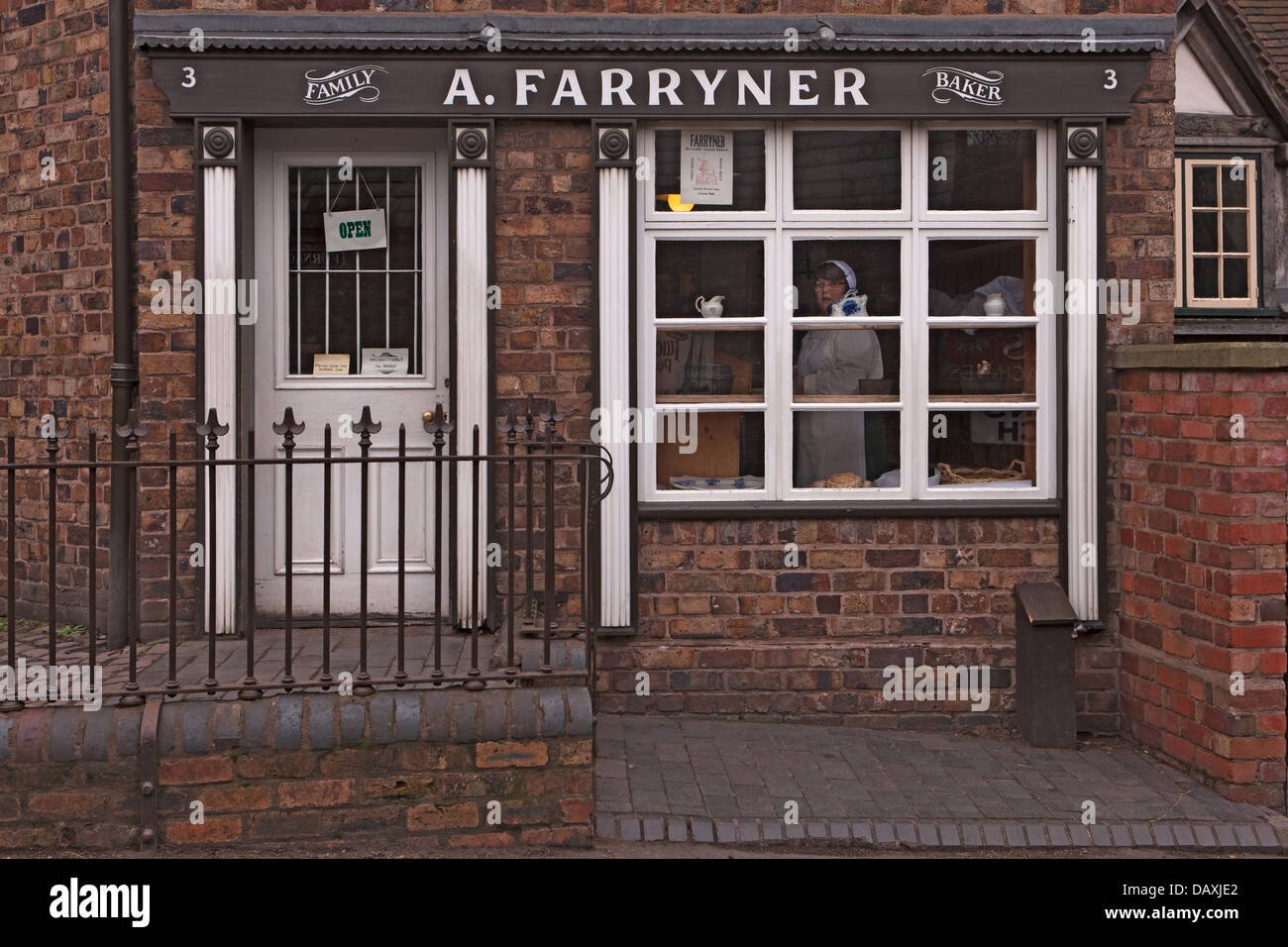 Victorian shop window hi-res stock photography and images - Alamy