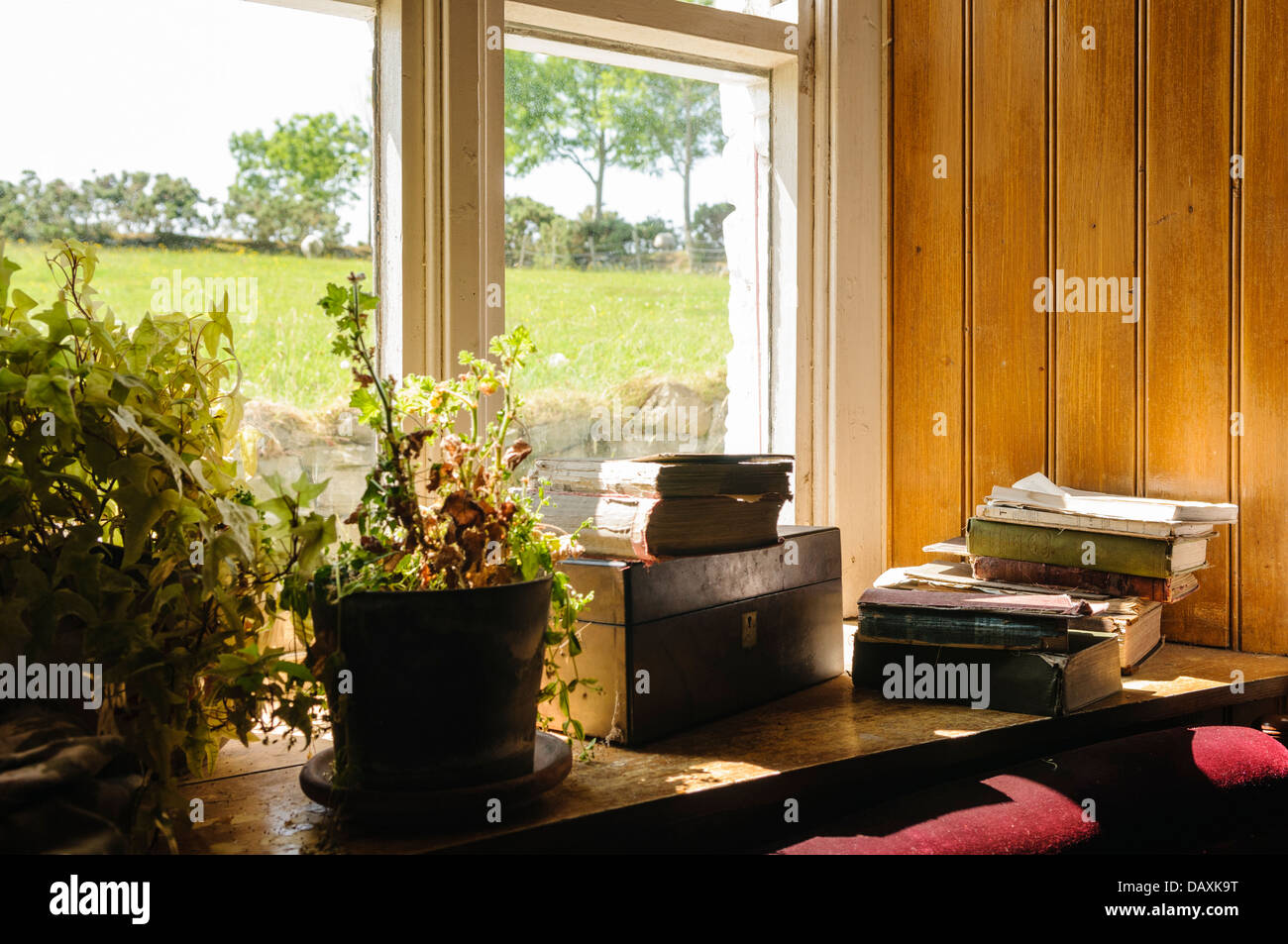 Irish cottage interior hi-res stock photography and images - Alamy
