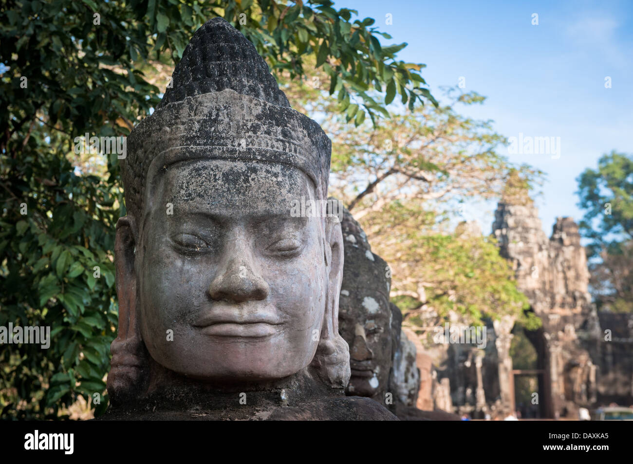 Gate guardian statue hi-res stock photography and images - Alamy