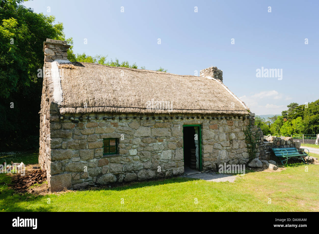 Old Irish thatched cottage Stock Photo - Alamy