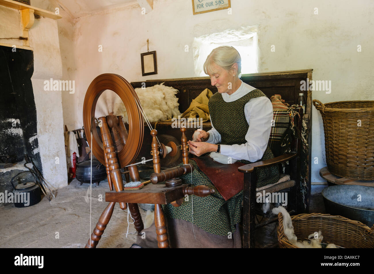 Spinning wheel making yarn hi-res stock photography and images - Alamy