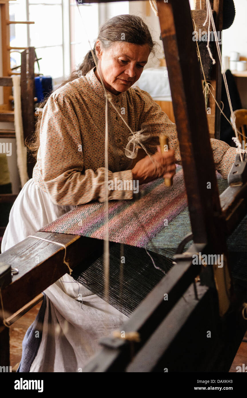 A woman using a loom to weave wool Stock Photo - Alamy