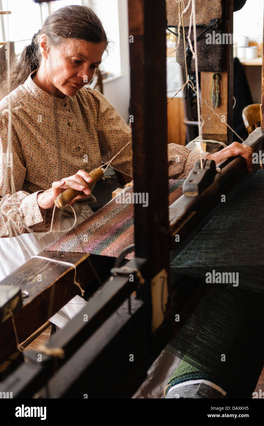 A woman using a loom to weave wool Stock Photo - Alamy