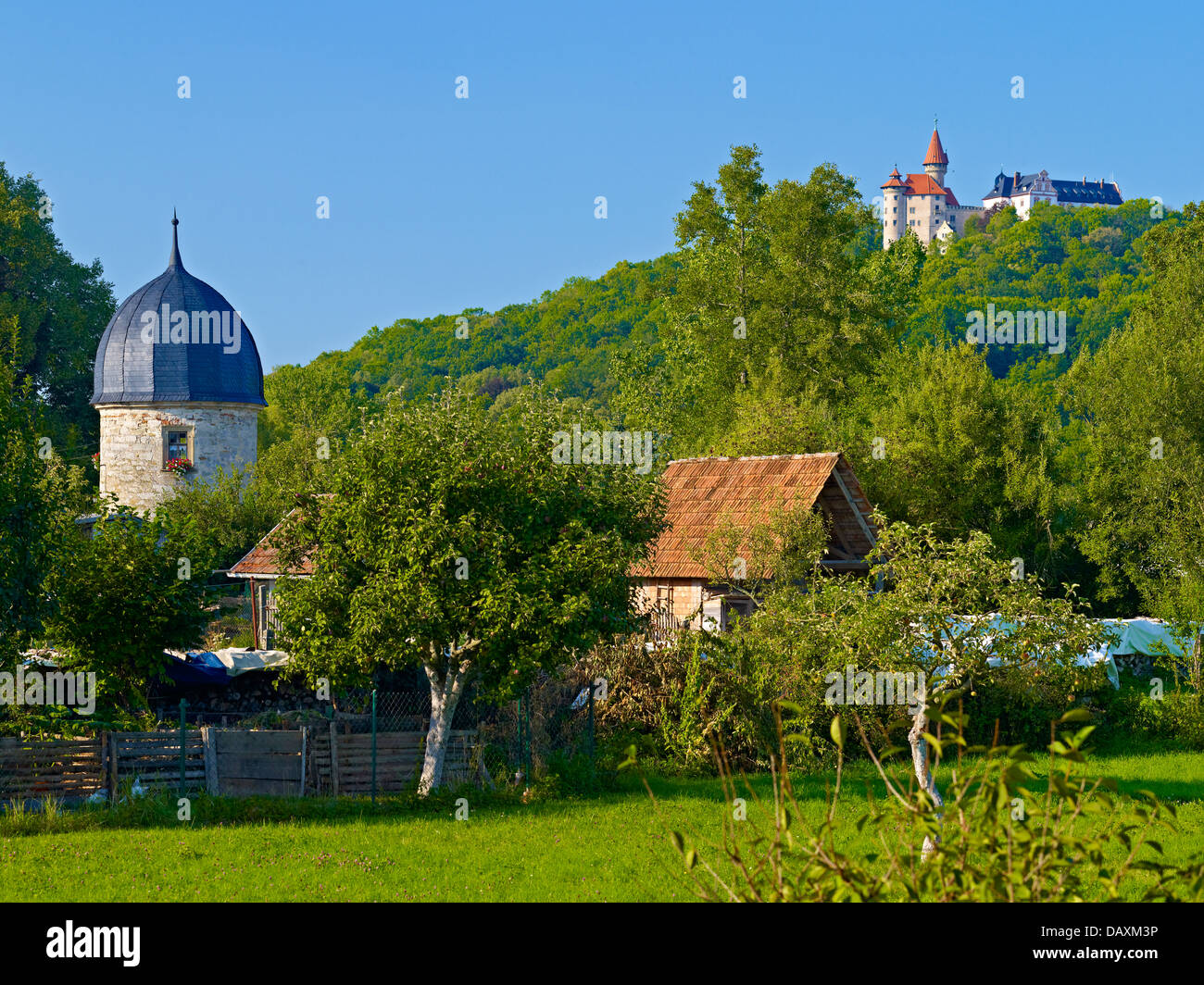 Apothekerturm, tower of town wall and Veste Heldburg Castle ...