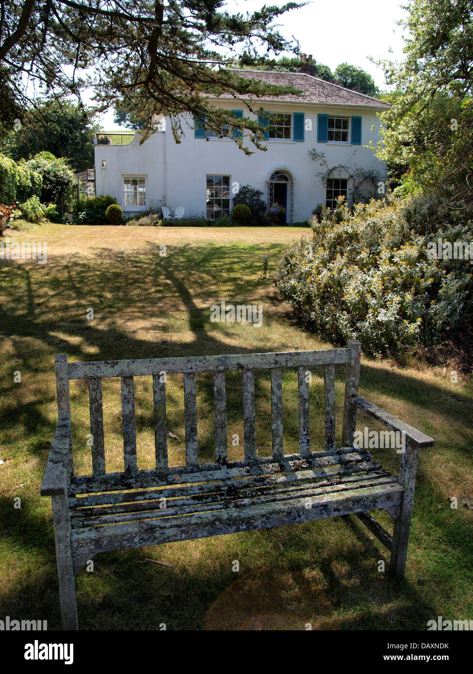 Old wooden garden bench hi-res stock photography and images - Alamy
