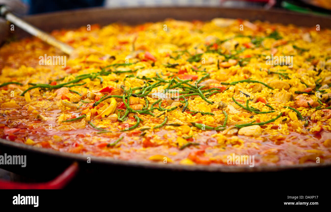 street food paella Stock Photo - Alamy