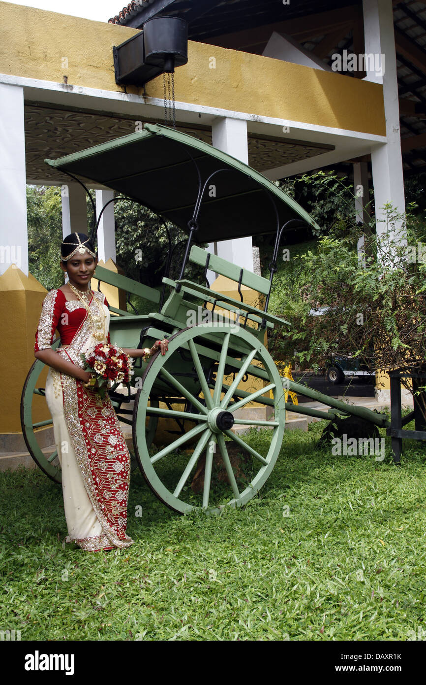 TRADITIONAL SRI LANKAN BRIDE & HAND CART AMANA LAKE HOTEL DAMBULLA SRI ...