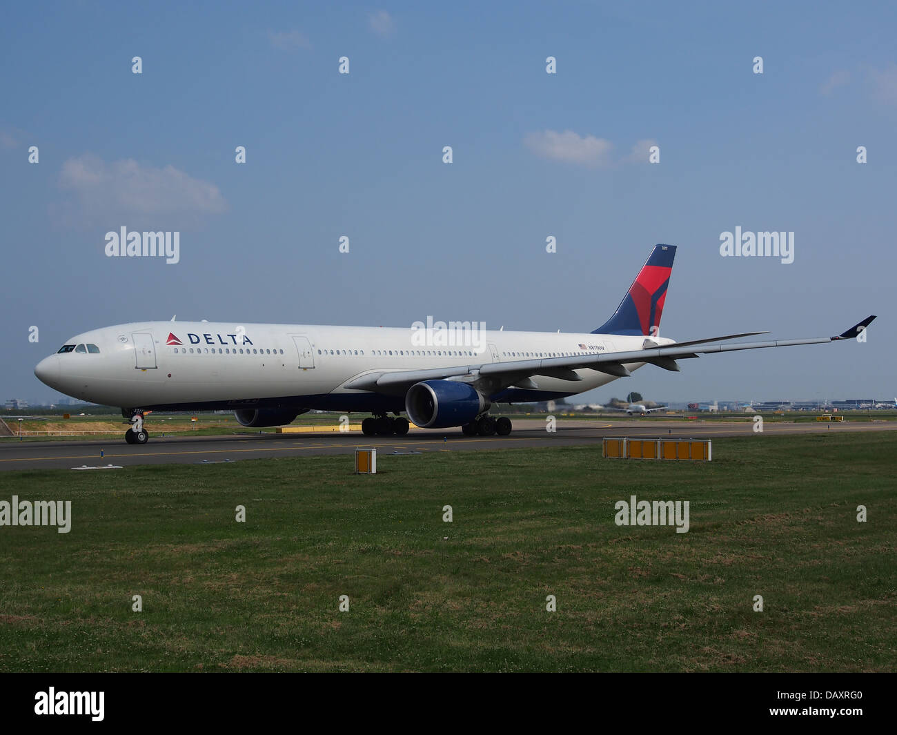 N817NW Delta Air Lines Airbus A330-323X - cn 843 3-001 Stock Photo - Alamy