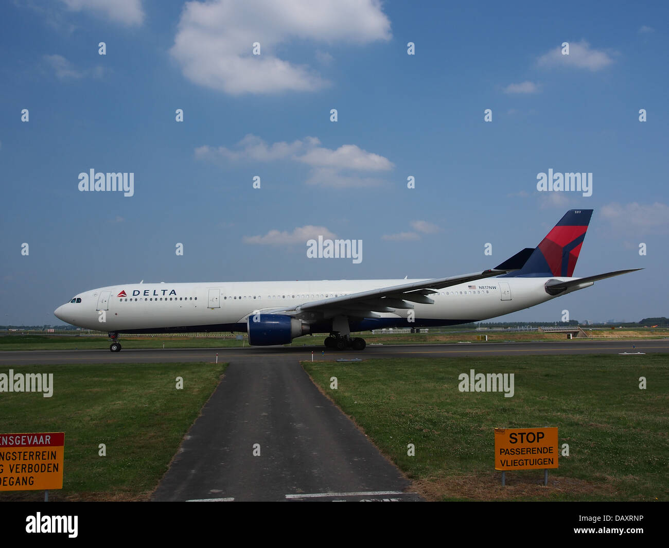 N817NW, an Airbus A330-323X aircraft of Delta Air Lines, seen at ...