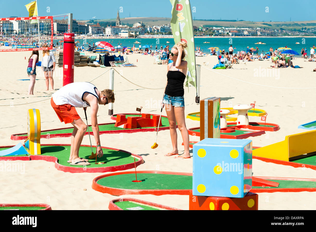 Teenagers on a beach hi-res stock photography and images - Alamy