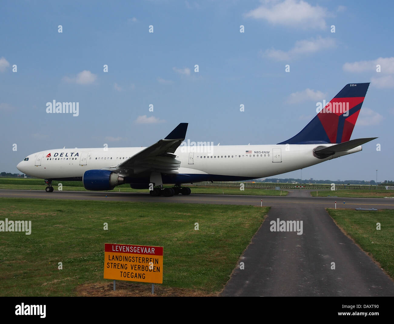 N854NW is a Delta Air Lines Airbus A330-223 aircraft. It is part of ...