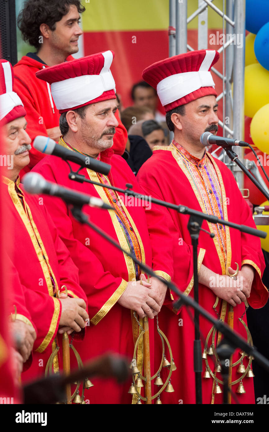 Traditional turkish uniform hi-res stock photography and images - Alamy