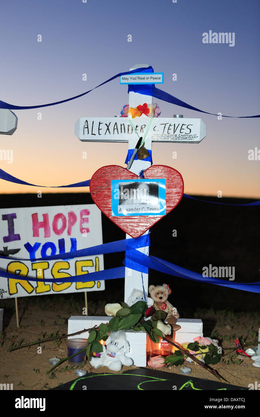 Aurora theater shooting memorial hi-res stock photography and images ...