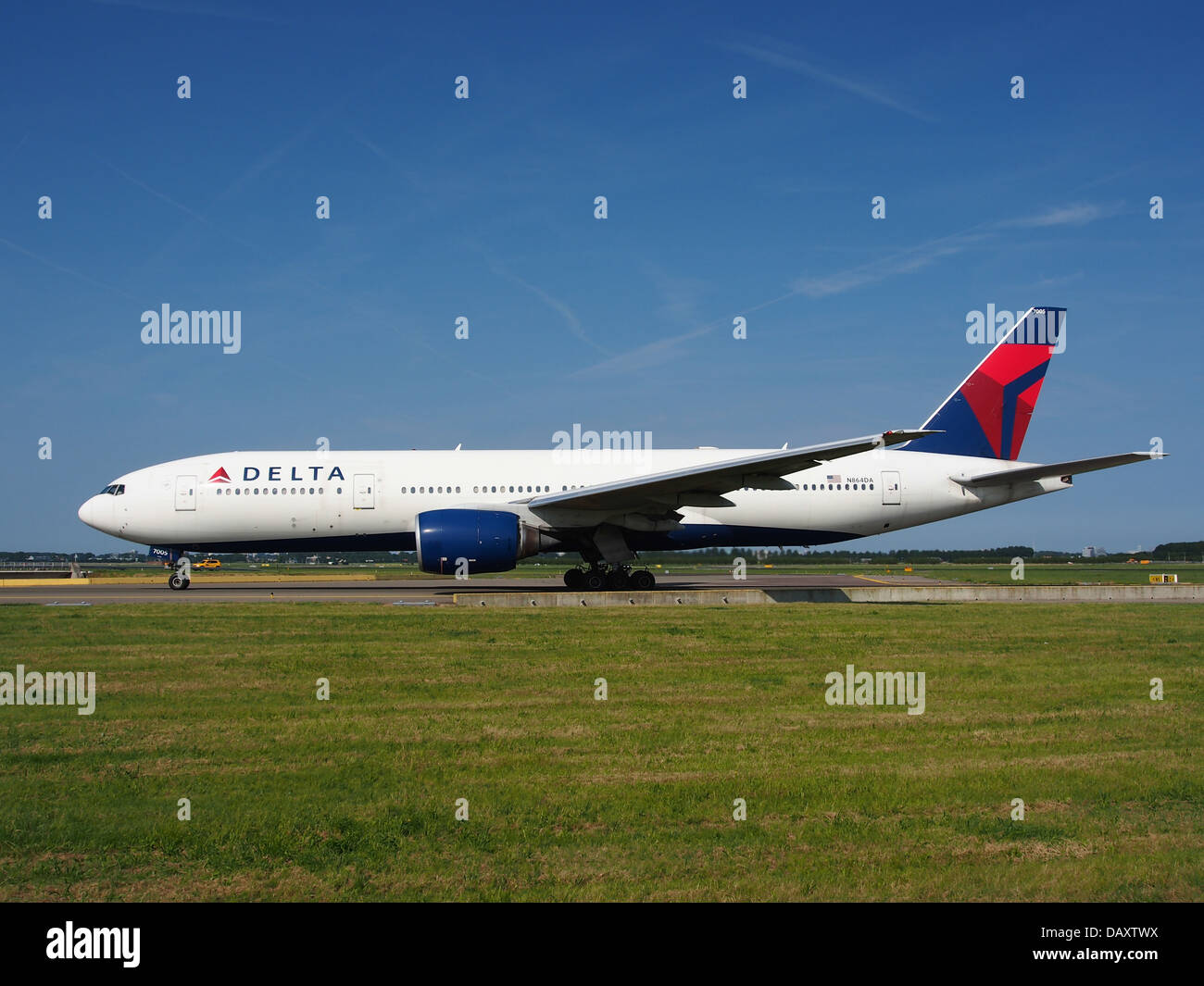 The N864DA Delta Air Lines Boeing 777-232(ER) is a wide-body, long ...