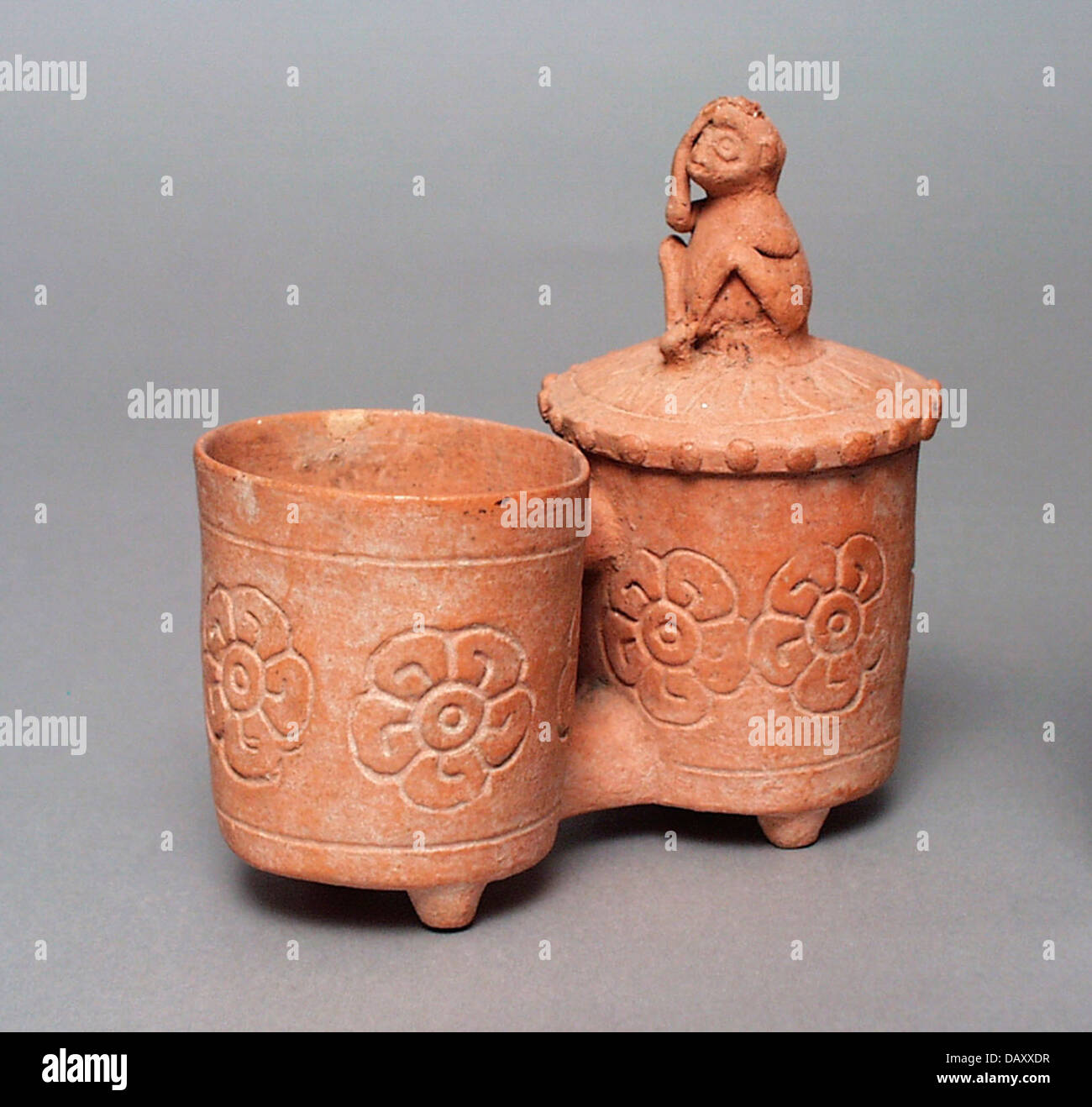 Double chambered vessel hi-res stock photography and images - Alamy