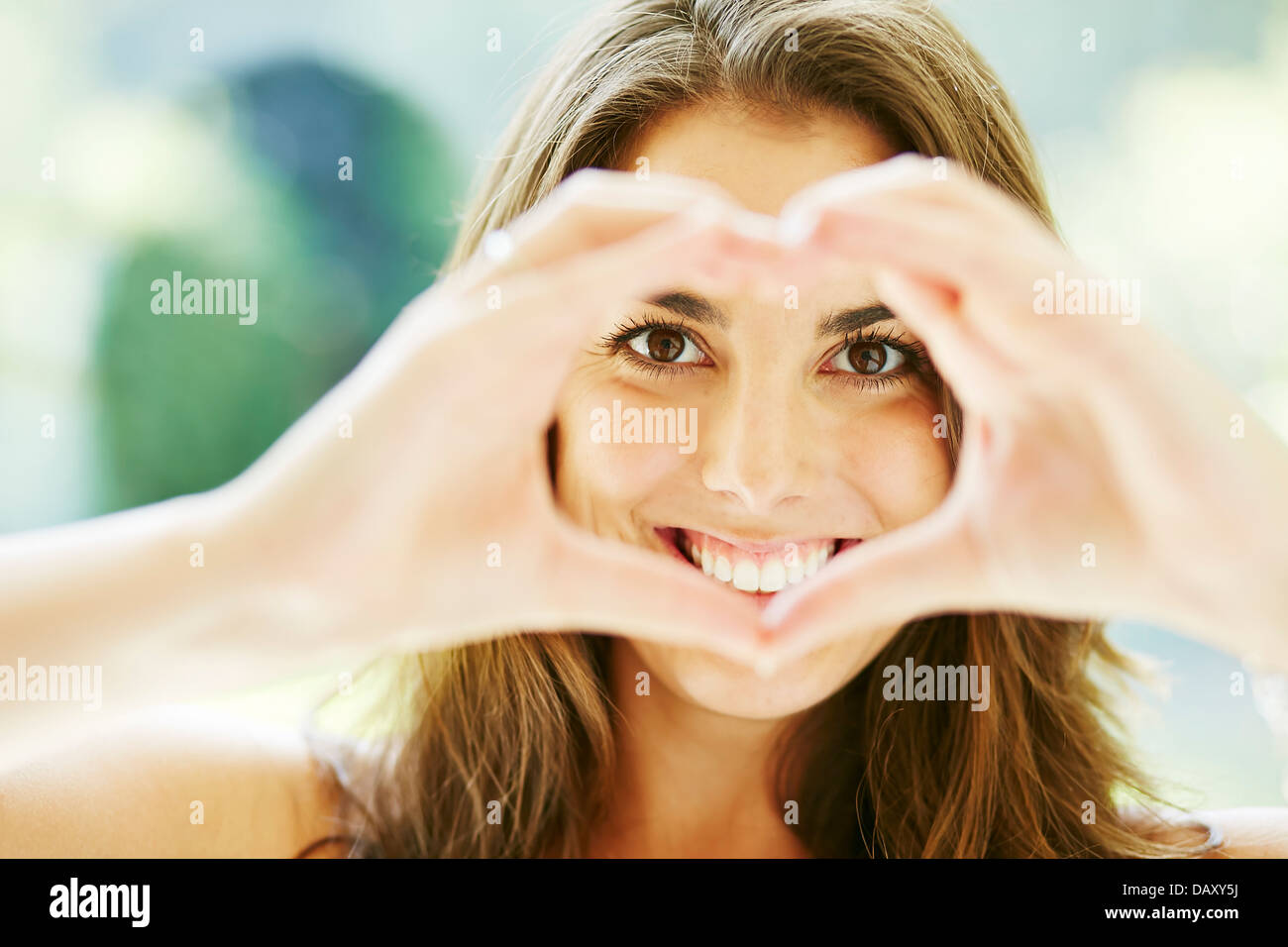 Friends making heart shape hands hi-res stock photography and images ...
