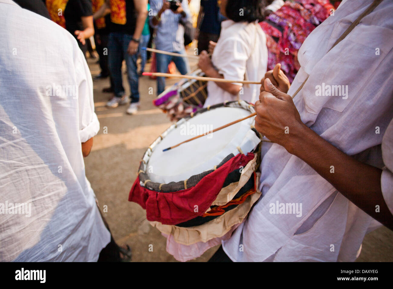 People playing percussion instrument in Durga puja festival, Delhi ...