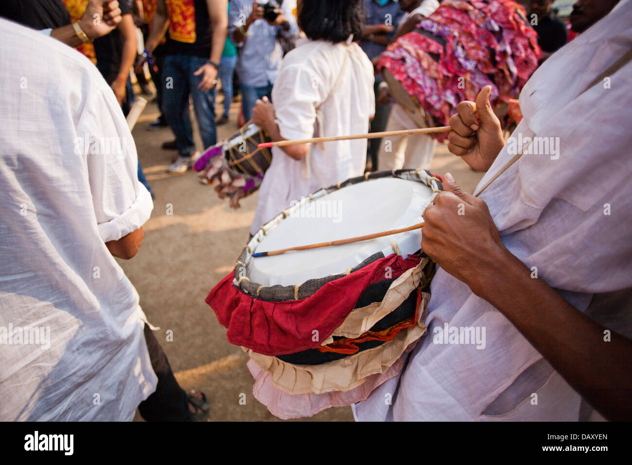 People playing percussion instrument in Durga puja festival, Delhi ...