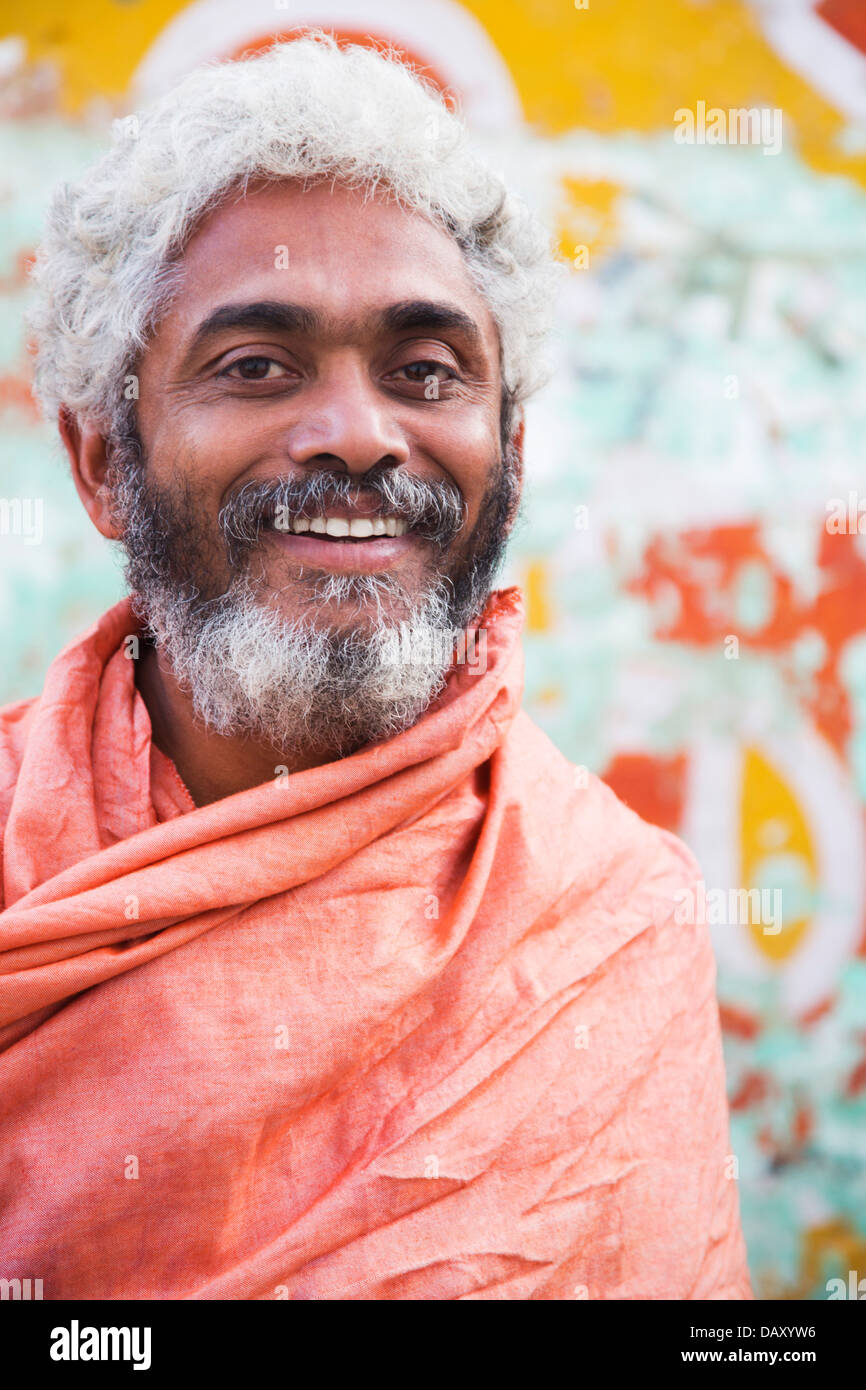 Smiling hindu monk hi-res stock photography and images - Alamy