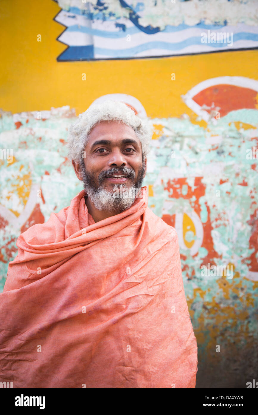 Smiling hindu monk hi-res stock photography and images - Alamy