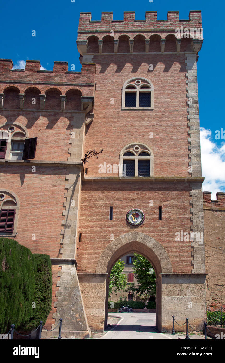 Medieval gate hi-res stock photography and images - Alamy