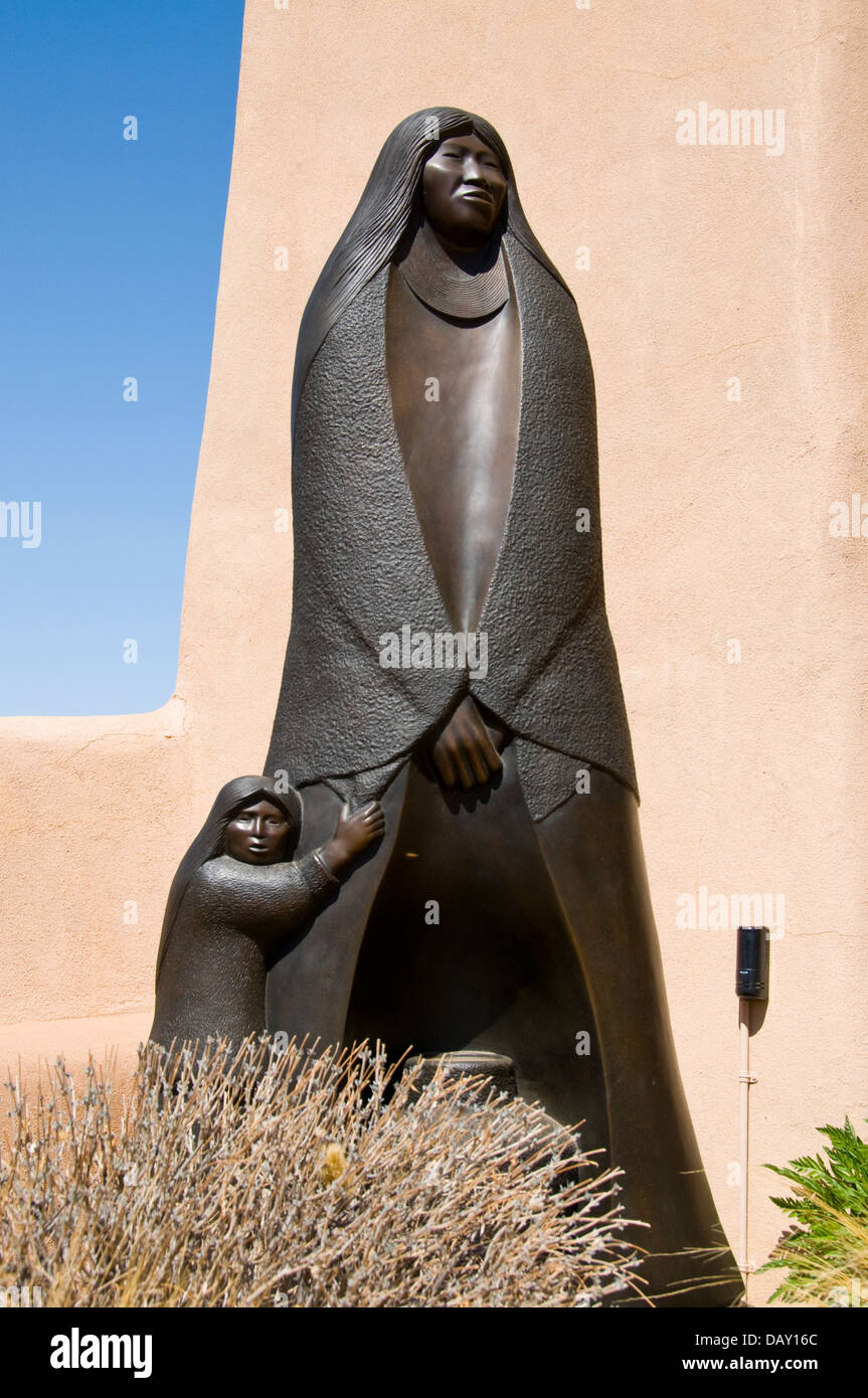 Bronze Indian statue in Santa Fe Stock Photo - Alamy