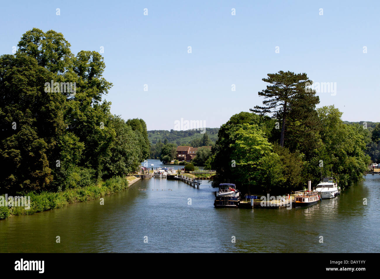 Temple Lock between Henley and Marlow on the River Thames Stock Photo ...