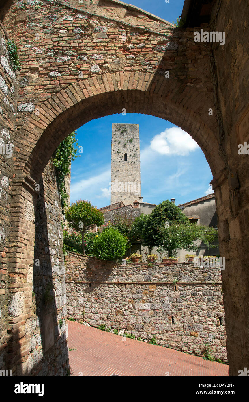 Arch towers hi-res stock photography and images - Alamy