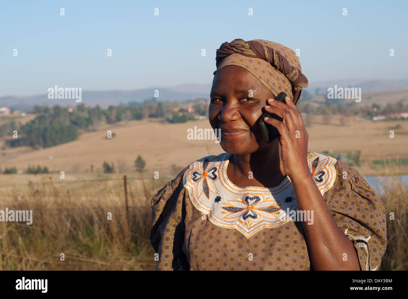 Africa cell phone speaking hi-res stock photography and images - Alamy