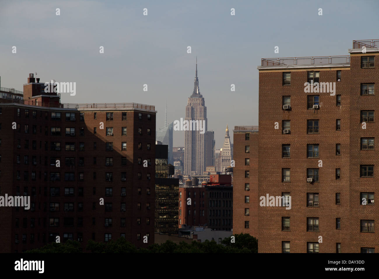 Empire state building from brooklyn bridge hi-res stock photography and ...