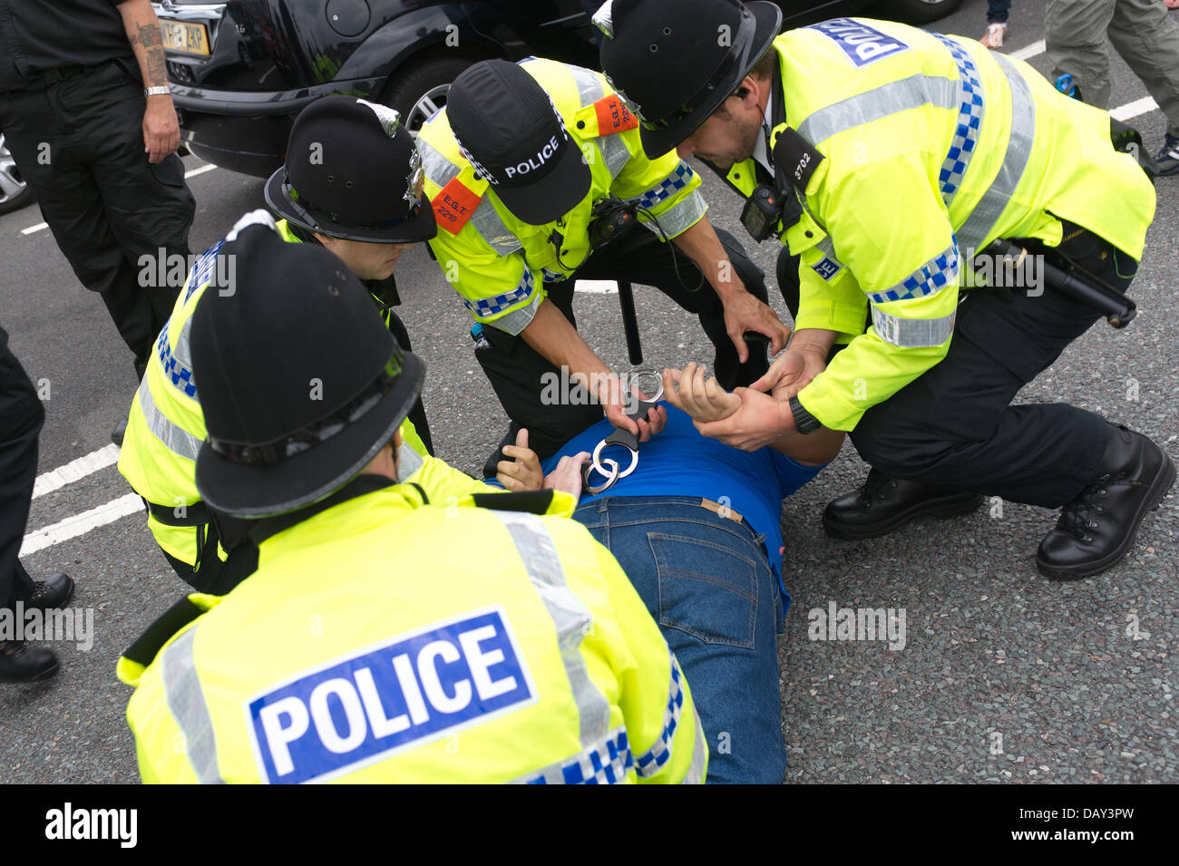 Far right protestors uk hi-res stock photography and images - Alamy