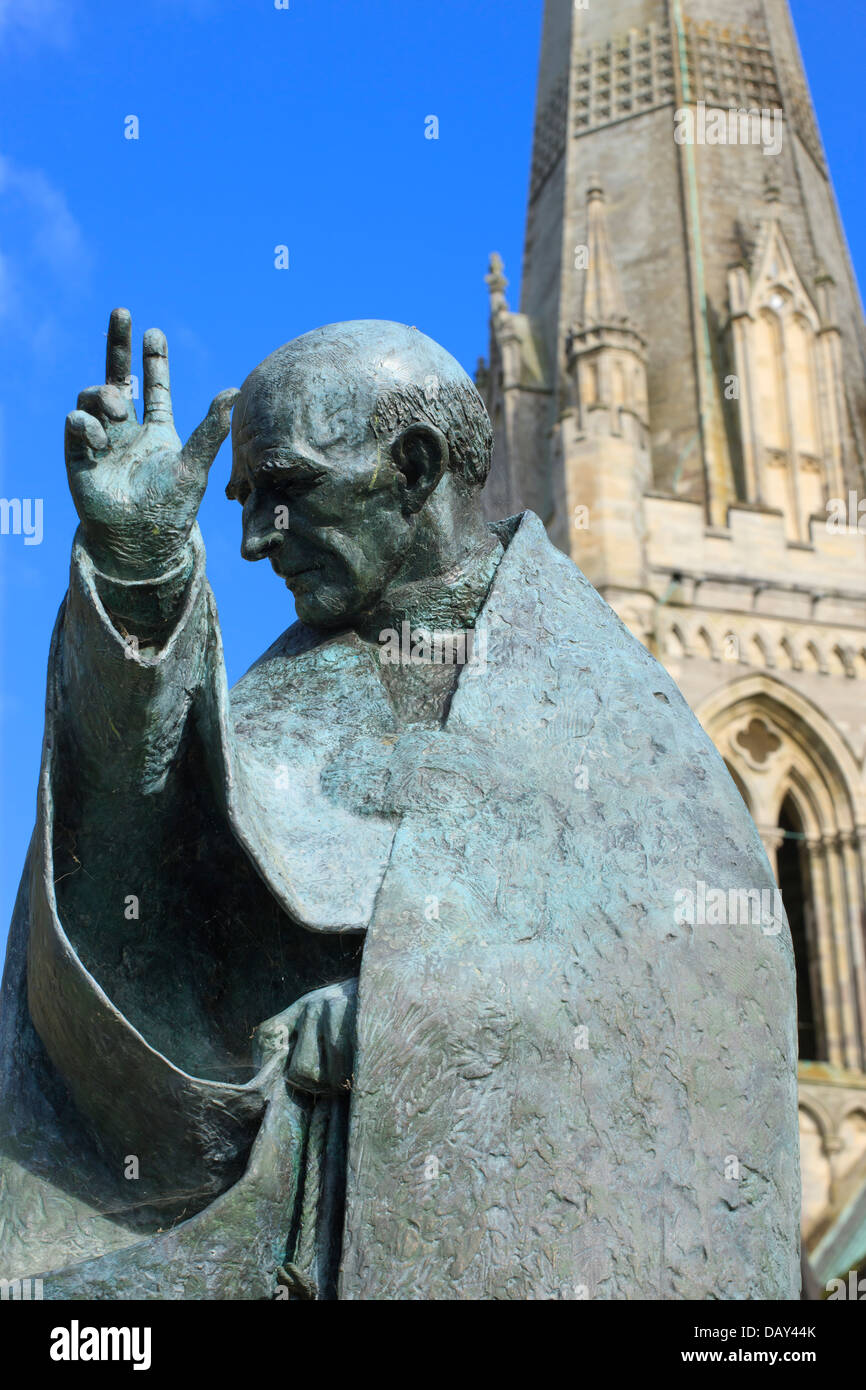 Statue of St Richard Chichester Cathedral Chichester West Sussex ...