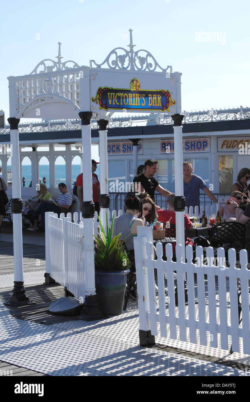 Brighton seafront bar hi-res stock photography and images - Alamy