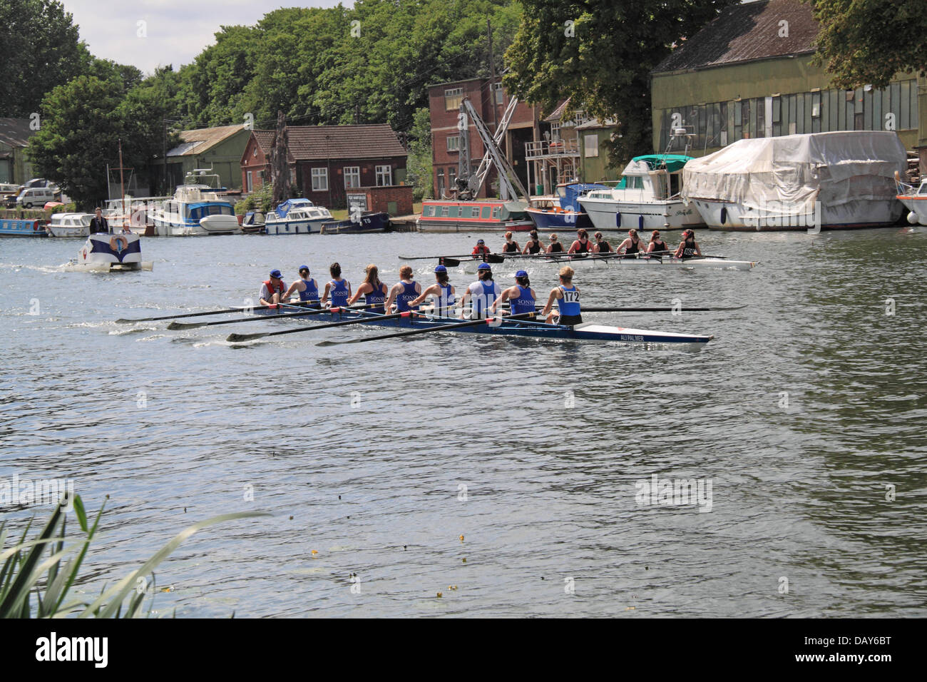 Sons of the Thames Rowing Club (light blue) and Thames Rowing Club ...