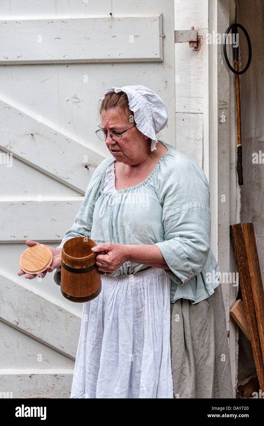 Colonial american women 18th century hi-res stock photography and ...