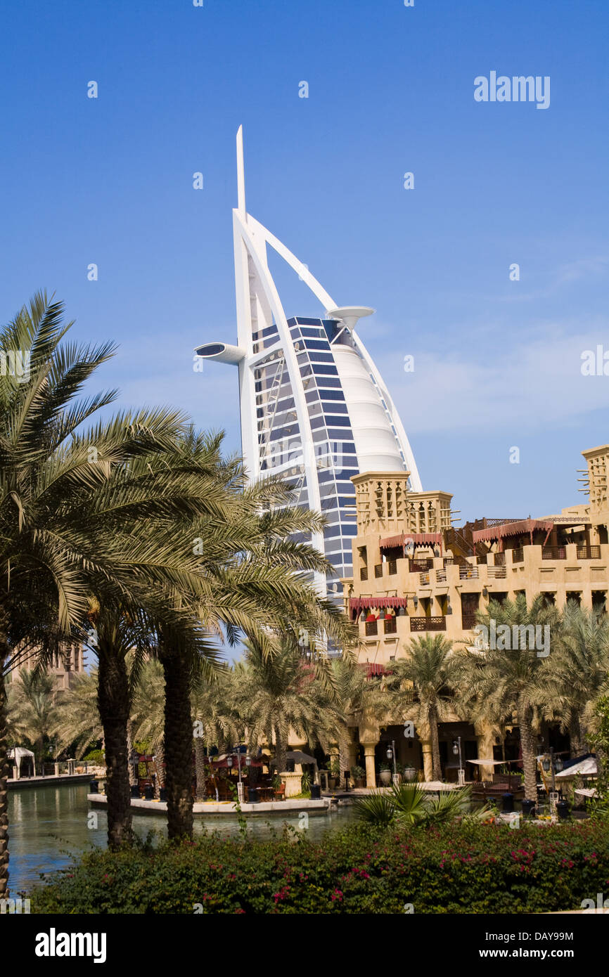 Sail shaped hotel hi-res stock photography and images - Alamy