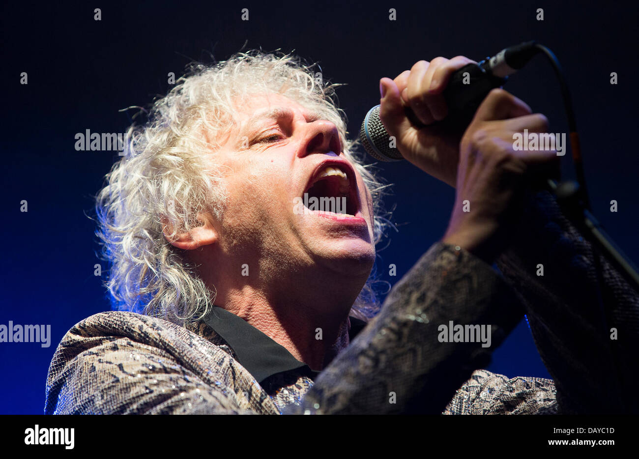Bob geldof live aid hi-res stock photography and images - Alamy