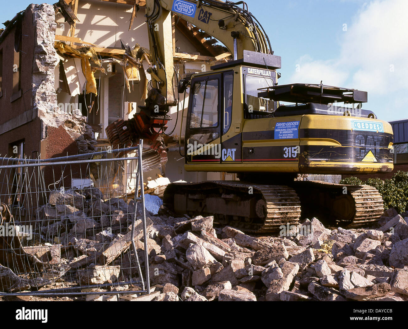 House demolition hi-res stock photography and images - Alamy