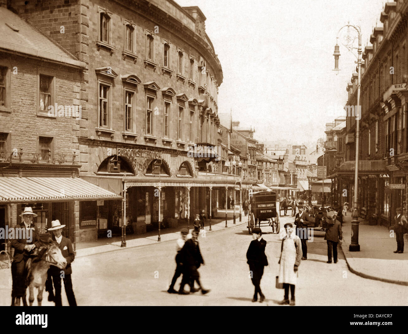 Buxton derbyshire spring hi-res stock photography and images - Alamy