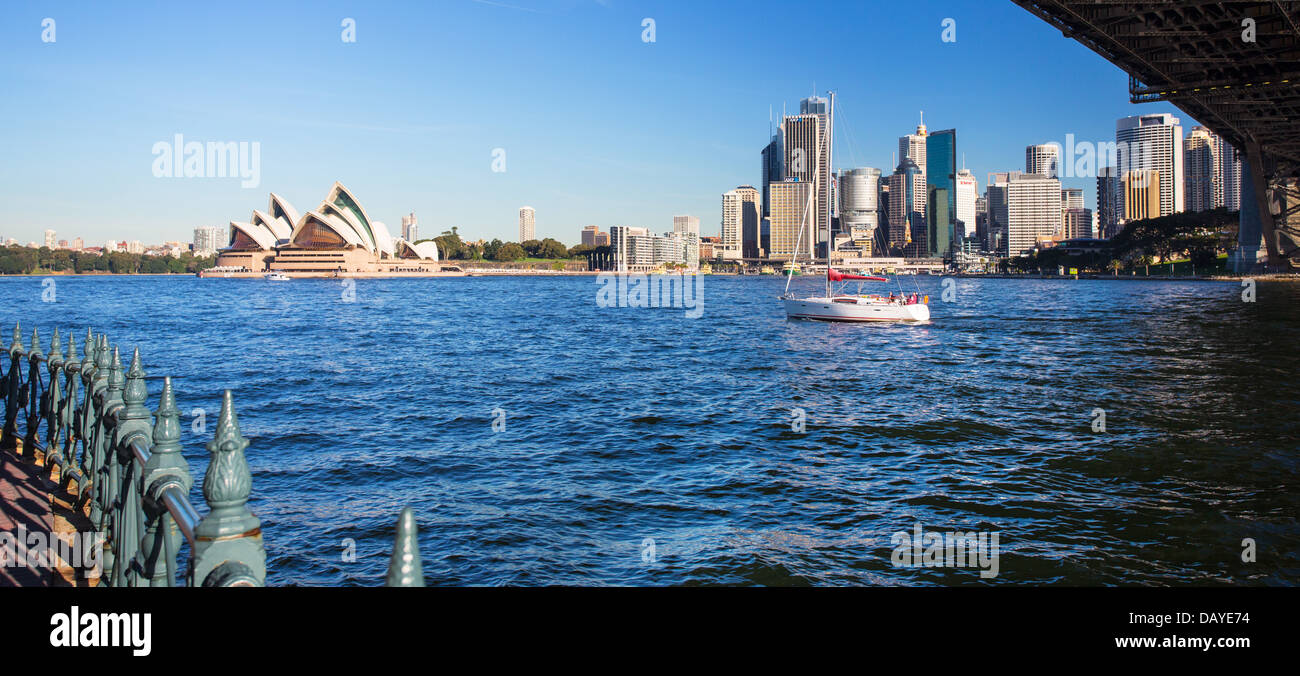 View of Sydney city and Sydney Harbour from the north shore, Australia ...