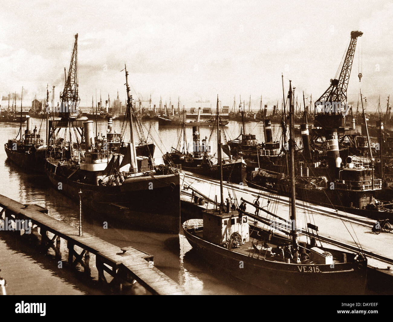 Grimsby Dock early 1900s Stock Photo - Alamy