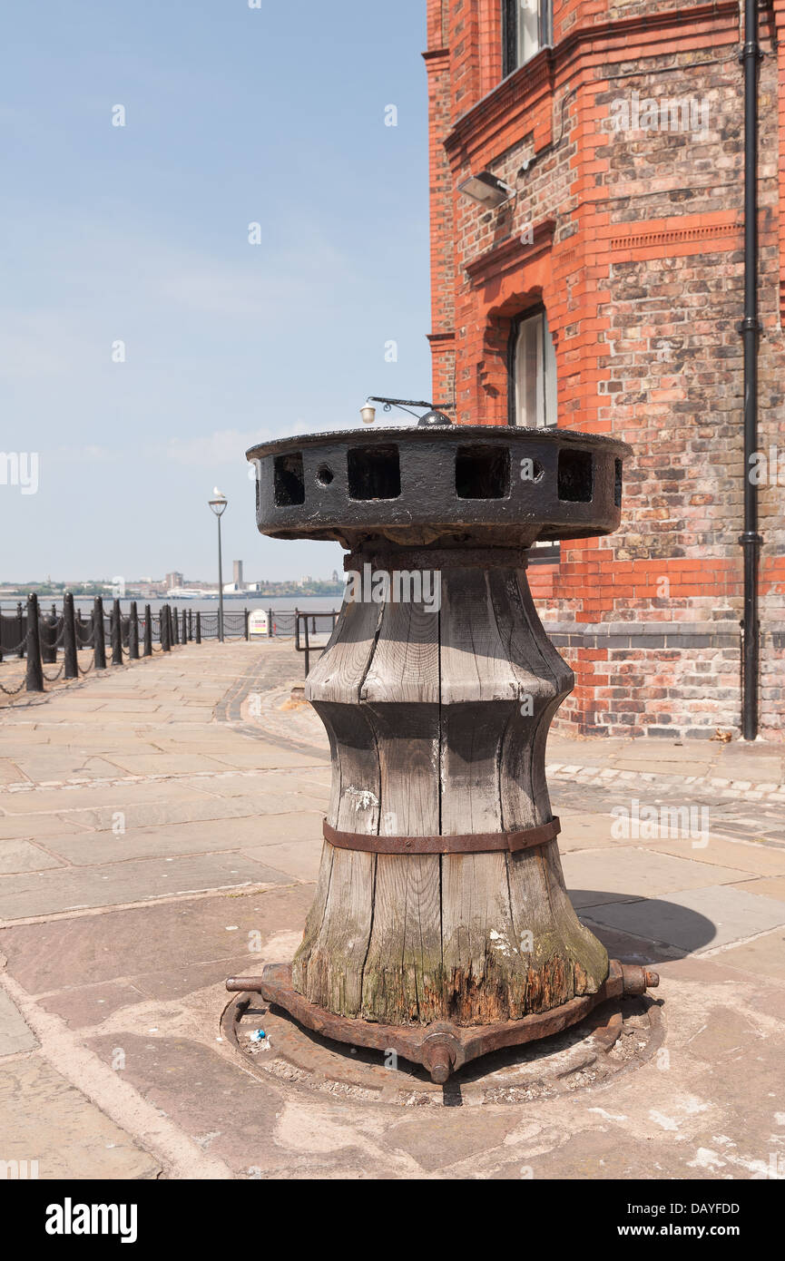 Ratchet mechanism hi-res stock photography and images - Alamy